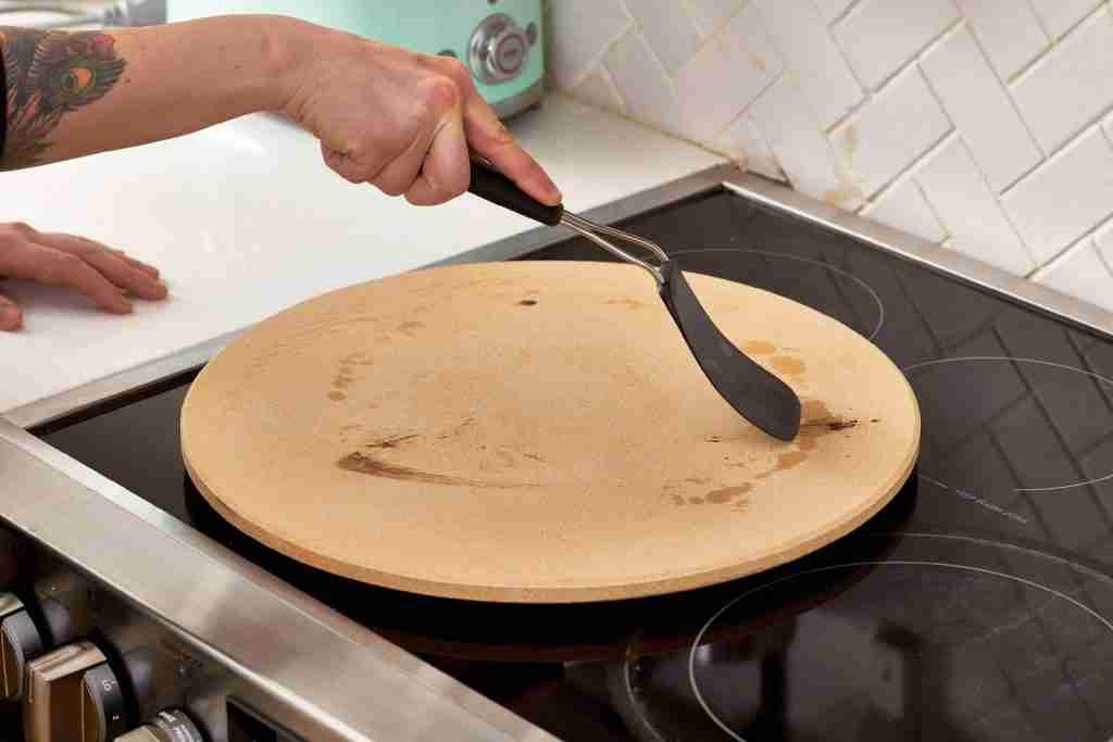 How to Clean Pizza Stone: How to Do It Efficiently