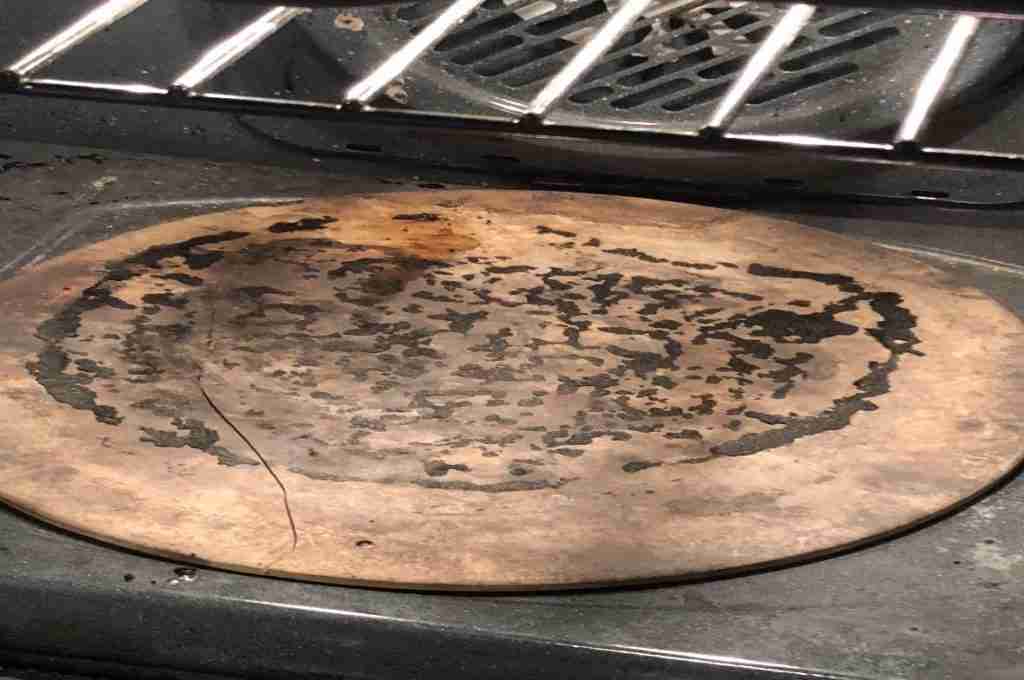 How to Clean Pizza Stone: How to Do It Efficiently