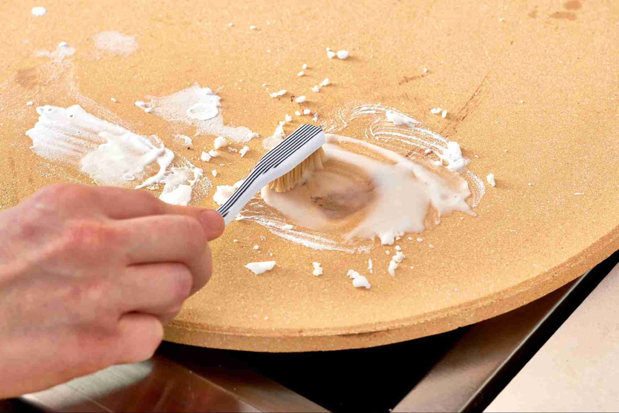 How to Clean Pizza Stone: How to Do It Efficiently
