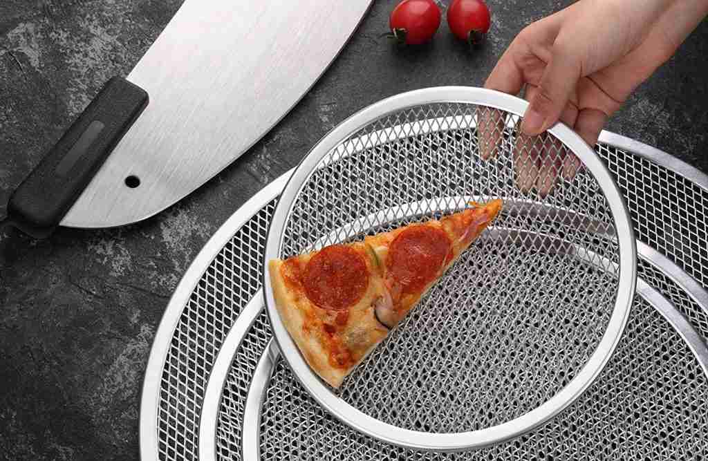 How to Use a Pizza Screen: Experience-based Guide
