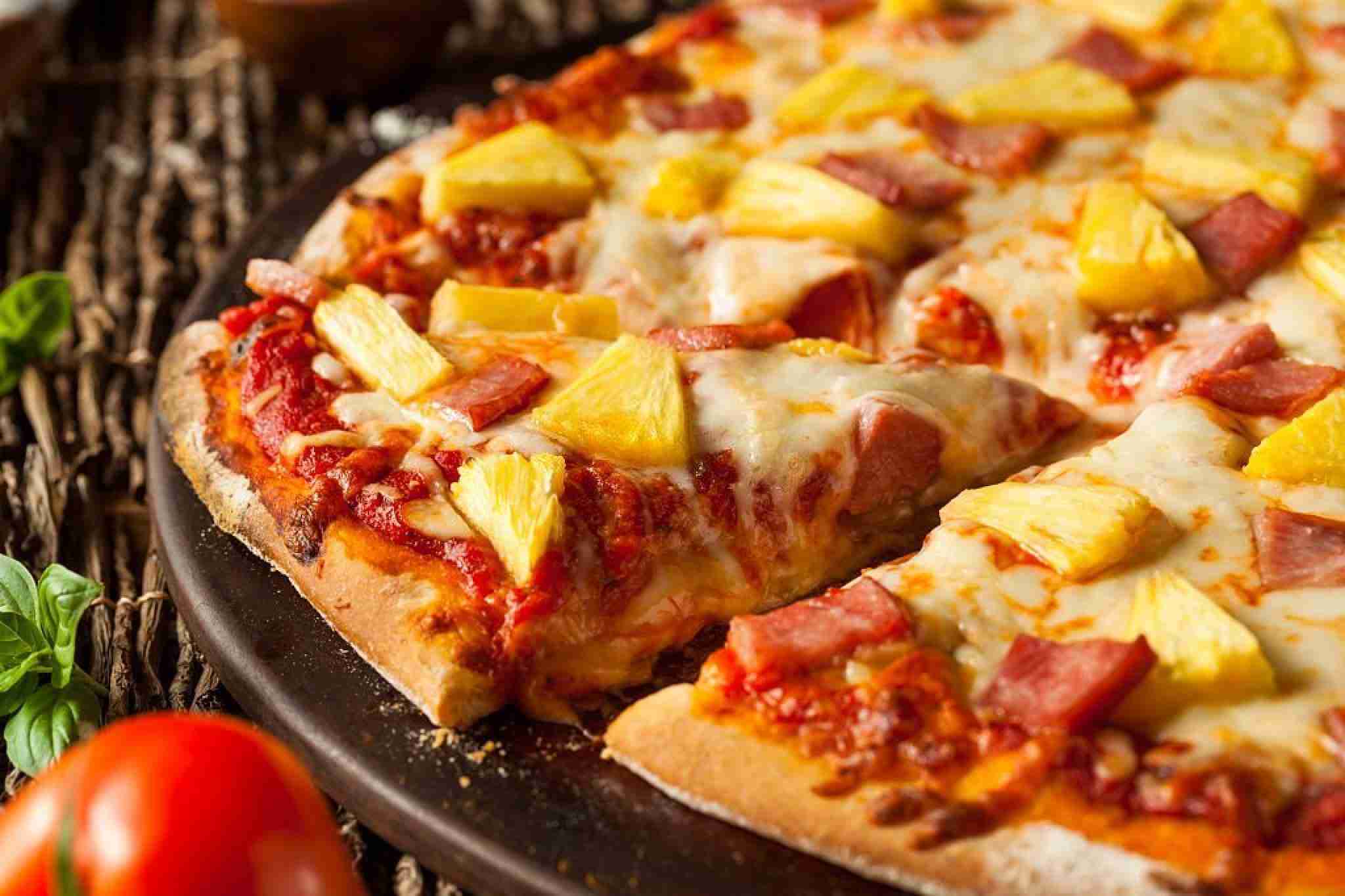 The Fascinating History Of The Hawaiian Pizza: From Canada To The World ...